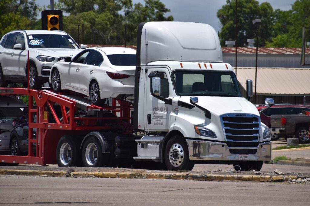 Trucking in Teams: Pros and Cons | AMPM Auto Transport